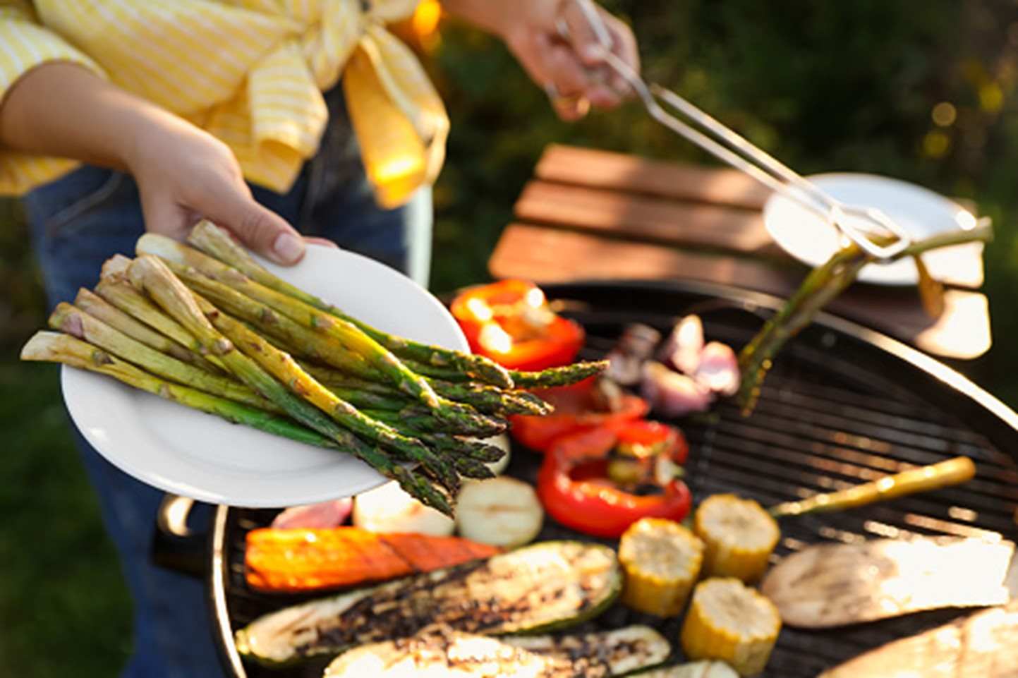 5 Backyard Fire Pit Grilling Tips