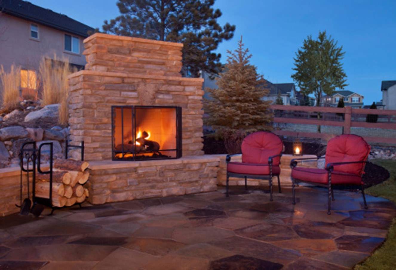 Benefits of Modern Outdoor Fireplaces in Palm Desert